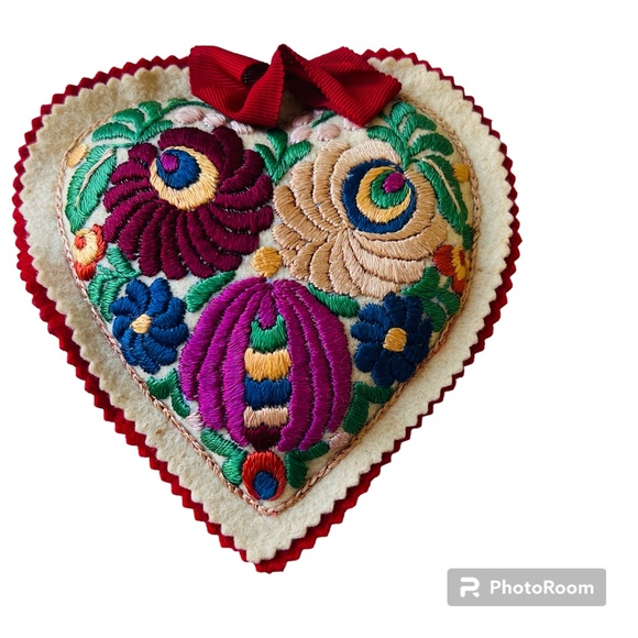 Unbranded | Accents | Vtg Hungarian Maty Floral Embroidered Heart Shape ...